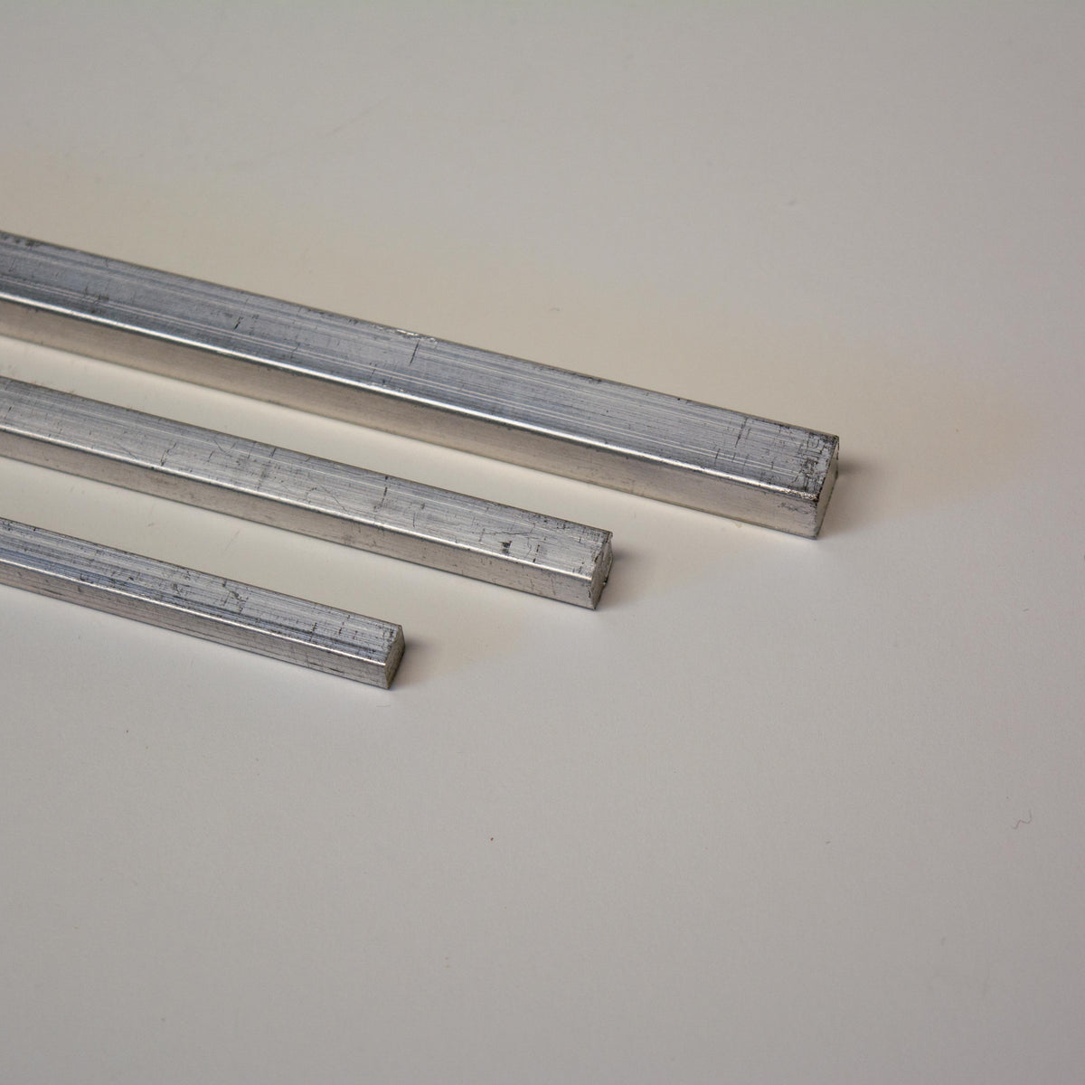 Aluminium Vierkant-Stab 1000 mm, massiv – ARCHIMO Mat. f. Architektur ...